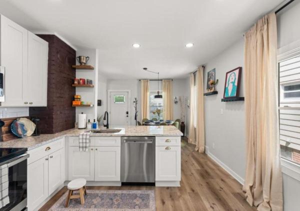 Renovated And Professionally Designed 3bed Home - Cleveland, OH