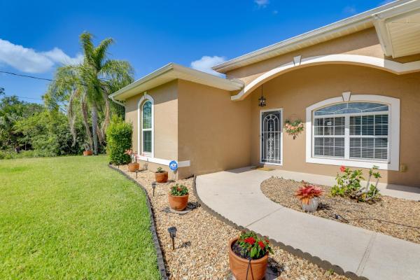 Screened Patio And Canal Views Home In North Port! - North Port, FL