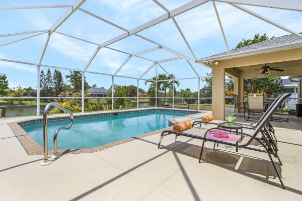 Heated Pool With Freshwater Canal View - Tropical Oasis - Roelens - Fort Myers, FL