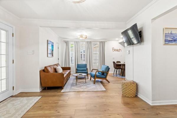 No Worries! Beachy Cottage 5 Minute Walk To Beach - Biloxi, MS