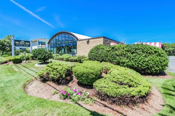 Holly Tree Resort - Cape Cod, MA