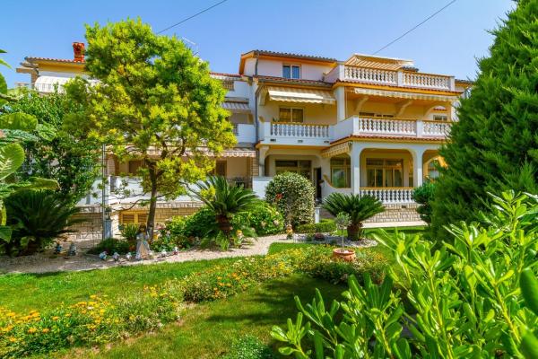 Apartments With Parking Space Palit, Rab - 24376 - Rab