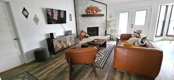 Breathe Easy Here In Buda 3bd 2ba Home - Buda, TX