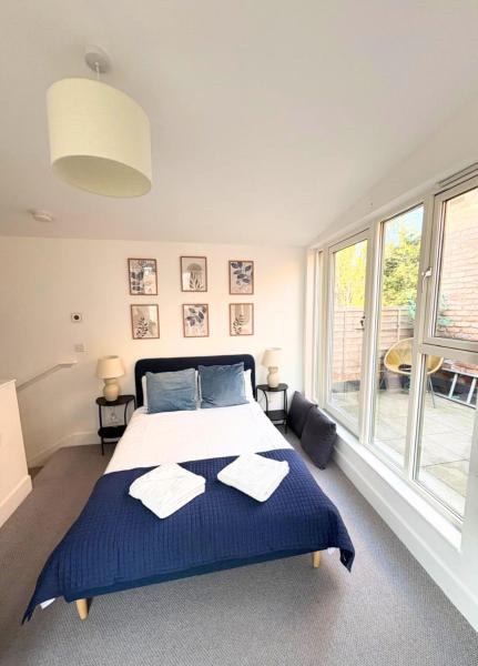 Aisiki Stays Apartments At Edgewood Mews, 2-bedroom And 2-bathroom, Petfriendly Townhouse Near Finchley Central - Cockfosters