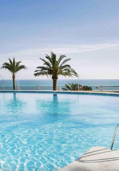 Beachside Pool Apartment By Rent Me - Torremolinos
