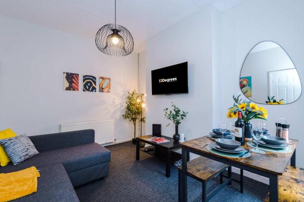 Stylish 3-bed Home In Liverpool By 53 Degrees Property, Ideal Great For Large Groups & Business, Sleeps 8! - Liverpool, Reino Unido