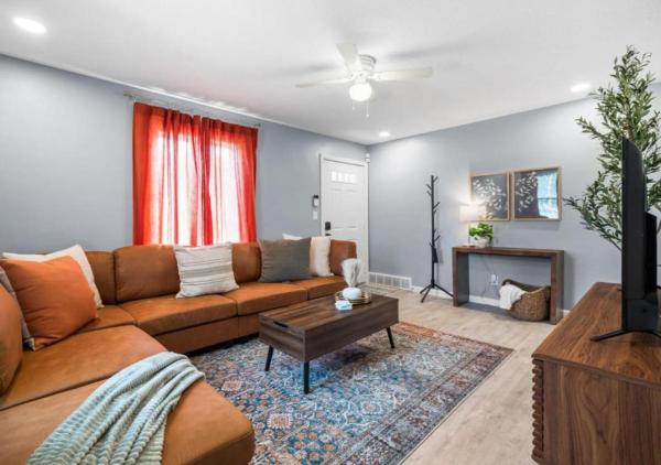 Expertly Designed Lake Erie Escape With Hot Tub - Amherst, OH