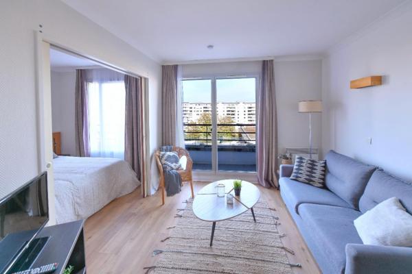Bright With Balcony At Buttes Chaumont - Paris 19e Arrondissement