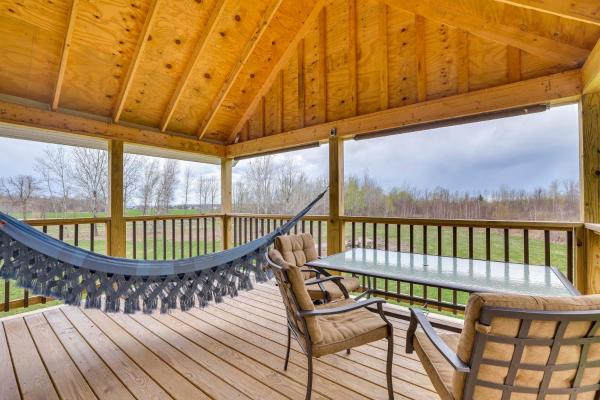 Cozy Solar-powered Loft Walk To Lake Champlain! - St Albans City, VT