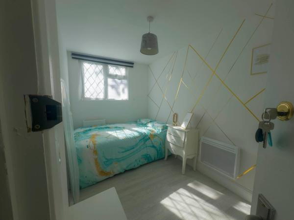 Secluded 4-bedroom Bungalow - Watford