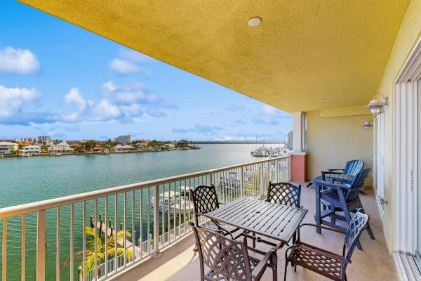 Dolphin's Cove - Clearwater Beach, Fl - Clearwater Beach, FL