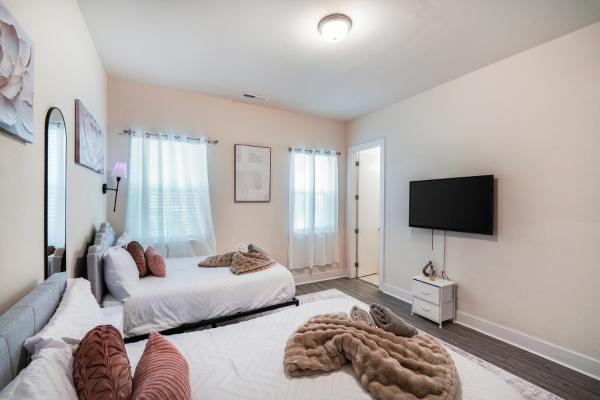 Cozy Retreat Near Spectrum Center And Bofa Stadium With Free Parking & Wi-fi - Charlotte, NC