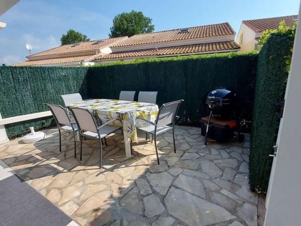 Maison Mitoyenne 3 Pièces Avec Terrasse Et Parking Privé - Fr-1-326-855 - Marseillan