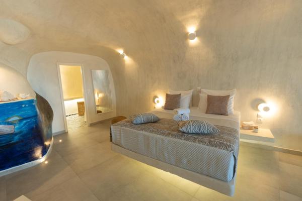 Rody Caves - Santorini