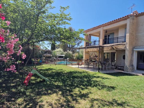 Family Home With 6 Bedrooms And Pool - Creuse