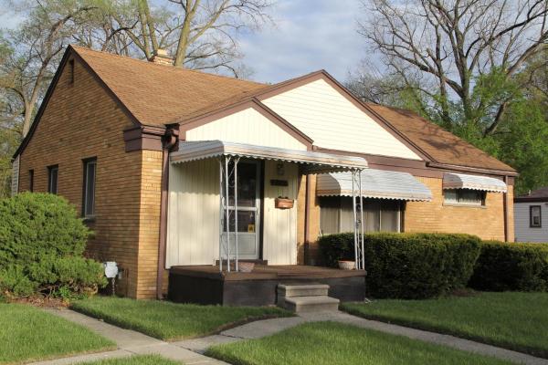 Beautiful, Cozy Stay In Oak Park, Queen Bedroom, Work Setup & Backyard Grill - Ferndale, MI