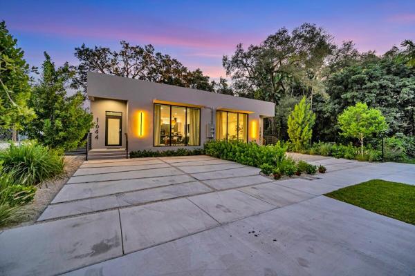 Stunning Tropical Pool House North Miami - Miami Beach, FL