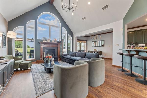 Golf-side Luxe Escape Sleeps 13 Hot Tub & Theater - Port Arthur, TX