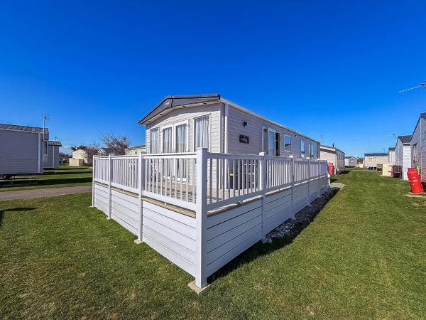 Lovely Caravan With Seaviews And Decking Near Pakefield Beach Ref 68040cr - Lowestoft