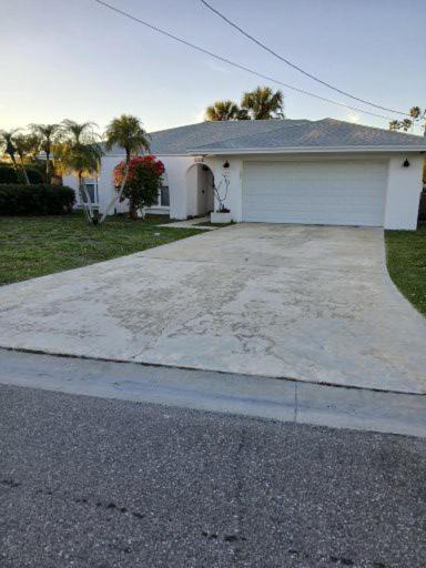 Pet Friendly Caribbean Waterfront Home With Pool Walk To Beach - Indian Rocks Beach, FL