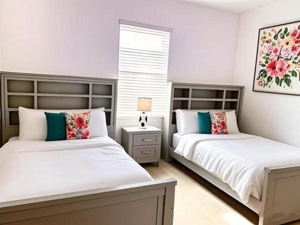 Family Retreat - Double Rooms Shared Bath-luxury Club-pool Spa-near Disney Parks With Wifi - Davenport, FL