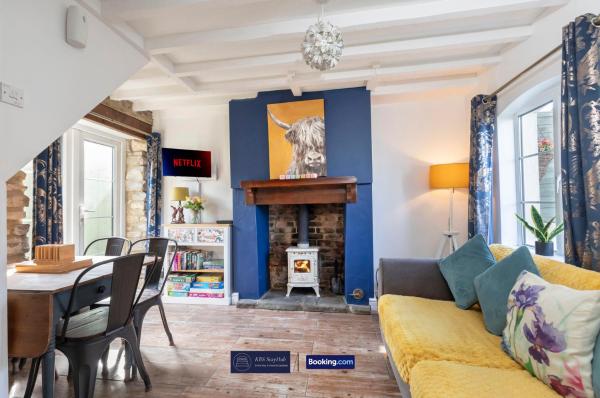 Pet Friendly Cottage By Kbs Stayhub Short Lets & Serviced Accommodation Stonehouse With Log Fire, Parking - Stroud