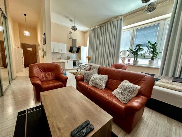 Princess Main Square Apartment - 84 M2 - Ac - Balcony - Coffee Machine - Washer - Kitchen - Parking Available Free Public Or Paid Private For 20 Euro Per Stay Please Read Our Emails - Hrabušice