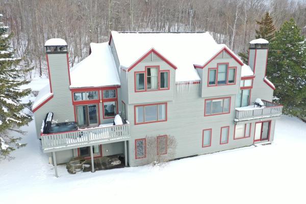 Stratton Mountain Condo With A Hot Tub! Sleeps 12! - Stratton, VT