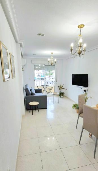 Apartment With Queensize Bed, Wifi, Ac, 5 Min Walk To The Beach - Torrevieja
