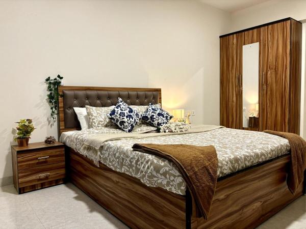 Vibrant 2 Bhk Apt Near Airport - Mumbai