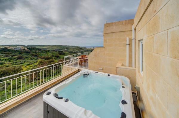 The Valley Collection - A25 - With Private Hot Tub - Malta