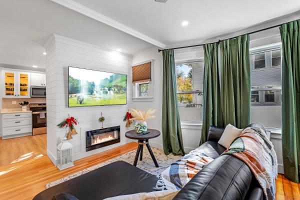 Modern Boston Metrowest Family Suite - Sudbury, MA