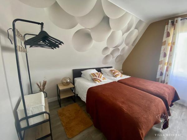 Appart 2 Chambres, Centre Ville, Parking Privé Clos, Local Vélo - Mayenne
