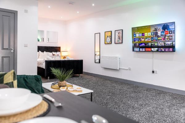Rnm - Business Traveller Ready, Quiet, Private Access & Entire Place, Kitchen & Washroom With Amenities, Smart Tv, Easy Access, Fast Starlink Wifi, Parking Nearby - Wolverhampton