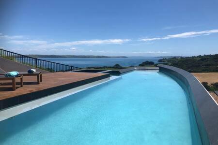 Tradewinds Luxury Apartment, Views, Pool And Spa - Waiheke Island