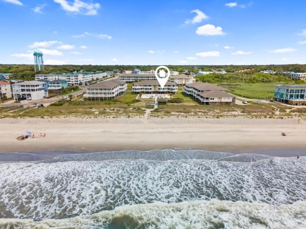 Southern Shores Oak Island Oceanfront With Pool Villa - Oak Island, NC