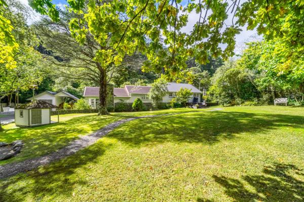 Pinehaven Cottage - Upper Hutt