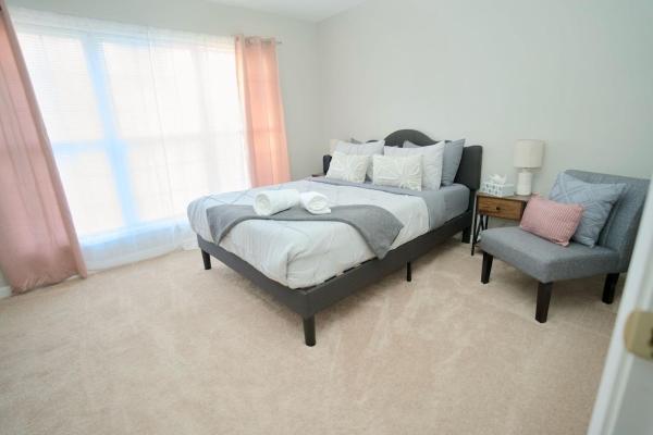 Modern 2 Bedroom And A Work Station Townhome In Central Raleigh Stay" - Ballantyne - Charlotte