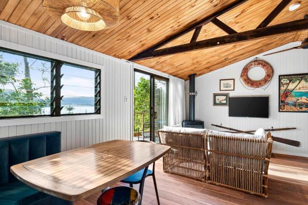 The Cabin By Coast Hosting -