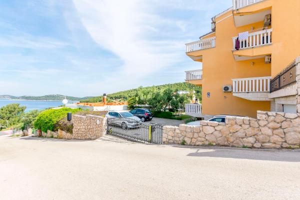 Apartment Kiara Near The Beach - Primošten