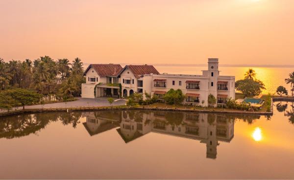 The Lake Manor - Kochi