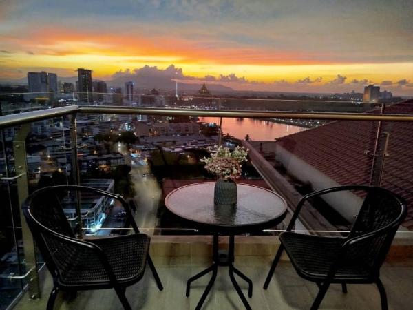 Kuching City Center Riverine Apartment With Balcony And City View - Kuching