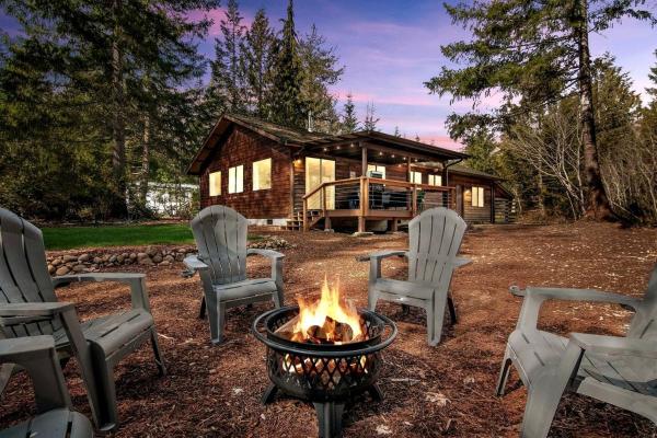 Cozy Cabin With Fire Pit Near Lake Cushman, Perfect For A Glamping Retreat To The Pacific Northwest - Hoodsport, WA