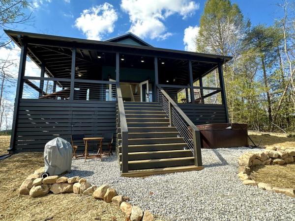 Lofted Tiny Retreat With Private Lake Dock And Spa In Tennessee - Monteagle, TN