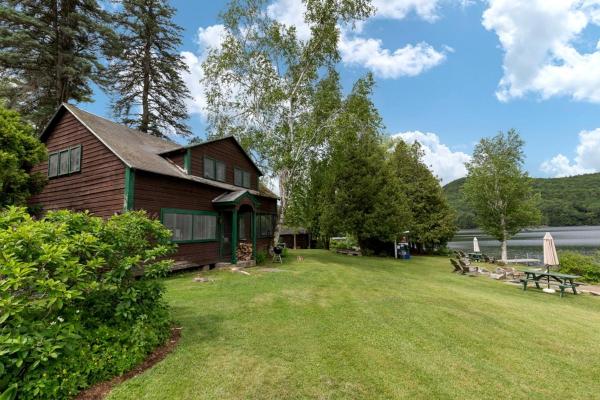 Tranquil Cabin On A Lake With Private Porch Near Lebanon, New Hampshire - New Hampshire (State)