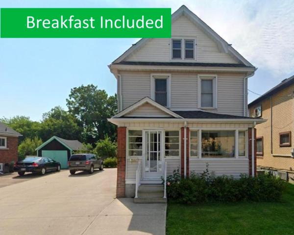 Ultra Close To Clifton Hill And The Falls & Wonderful Free Breakfast Delivered Daily - Niagara Falls