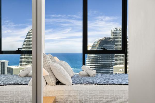 Star Residences Tower - Statement Vogue Themed Apartment - Springbrook