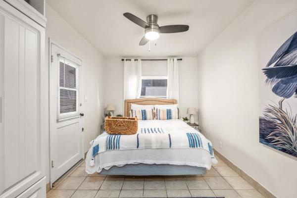 Beachside Apt With Laundry Steps To The Shore - Hermosa Beach, CA