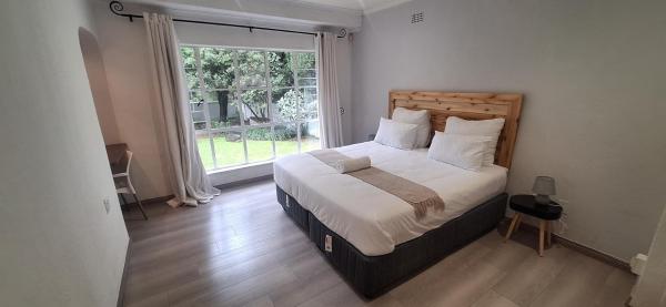 Stylish 4-bed Oasis - Pool Garden Backuppower - Sandton