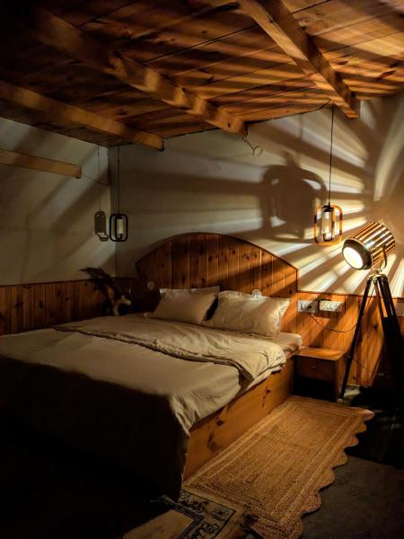 The Heavens Place Wooden Room - Himachal Pradesh
